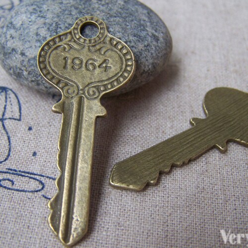 6 Pcs of Antique Bronze Clock Winding Key Charms Pendants - Etsy