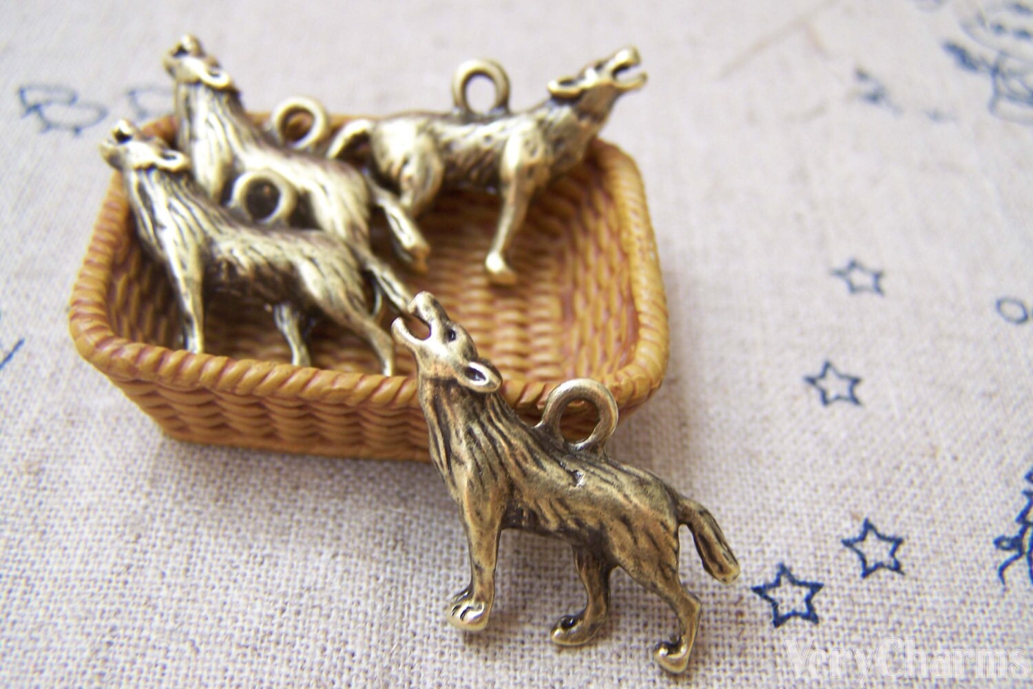 10 Pcs Antique Bronze Wolf Charms Pendants 20x26mm A3894 | Etsy