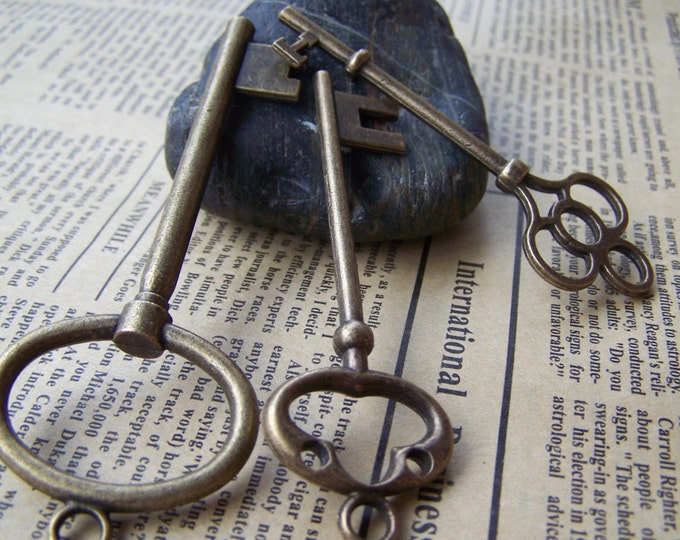 6 Pcs of Antique Bronze Clock Winding Key Charms Pendants - Etsy