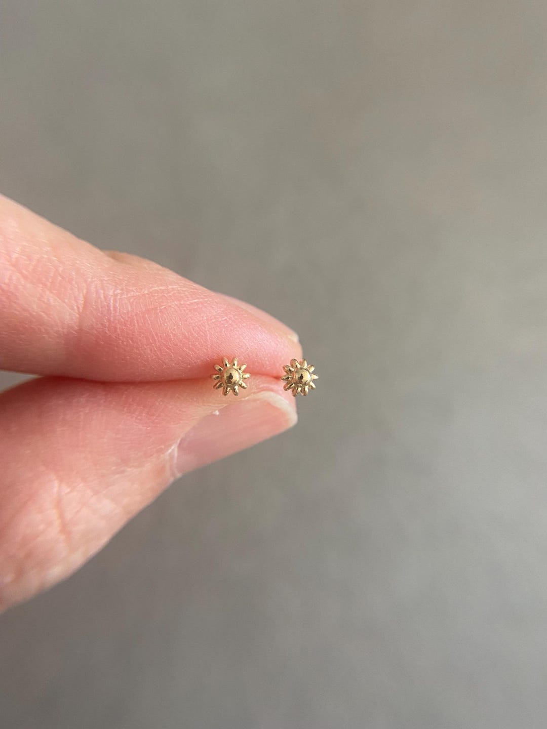 14K Solid Gold/ Tiny Sunburst Stud Earrings 14K Solid Gold - Etsy