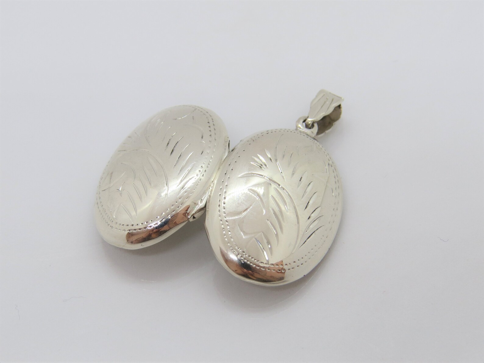 Vintage Sterling Silver Carved Oval Locket Pendant - Etsy