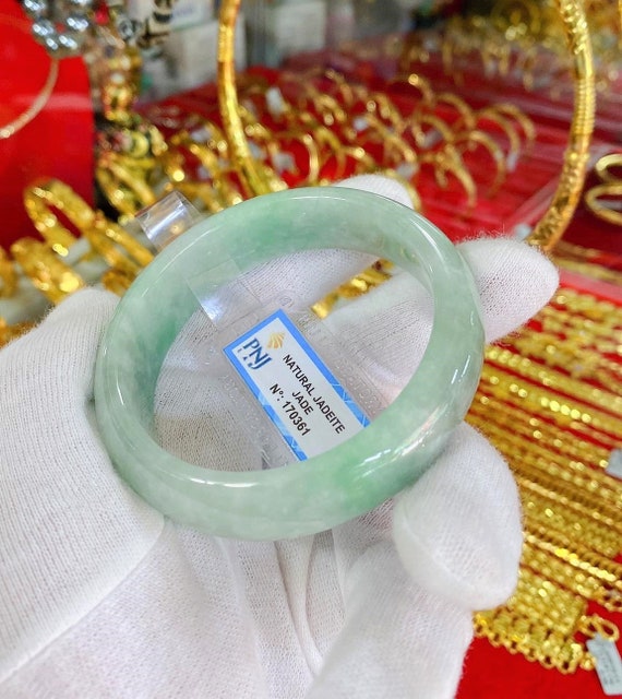 Vintage translucent gray jade - Gem