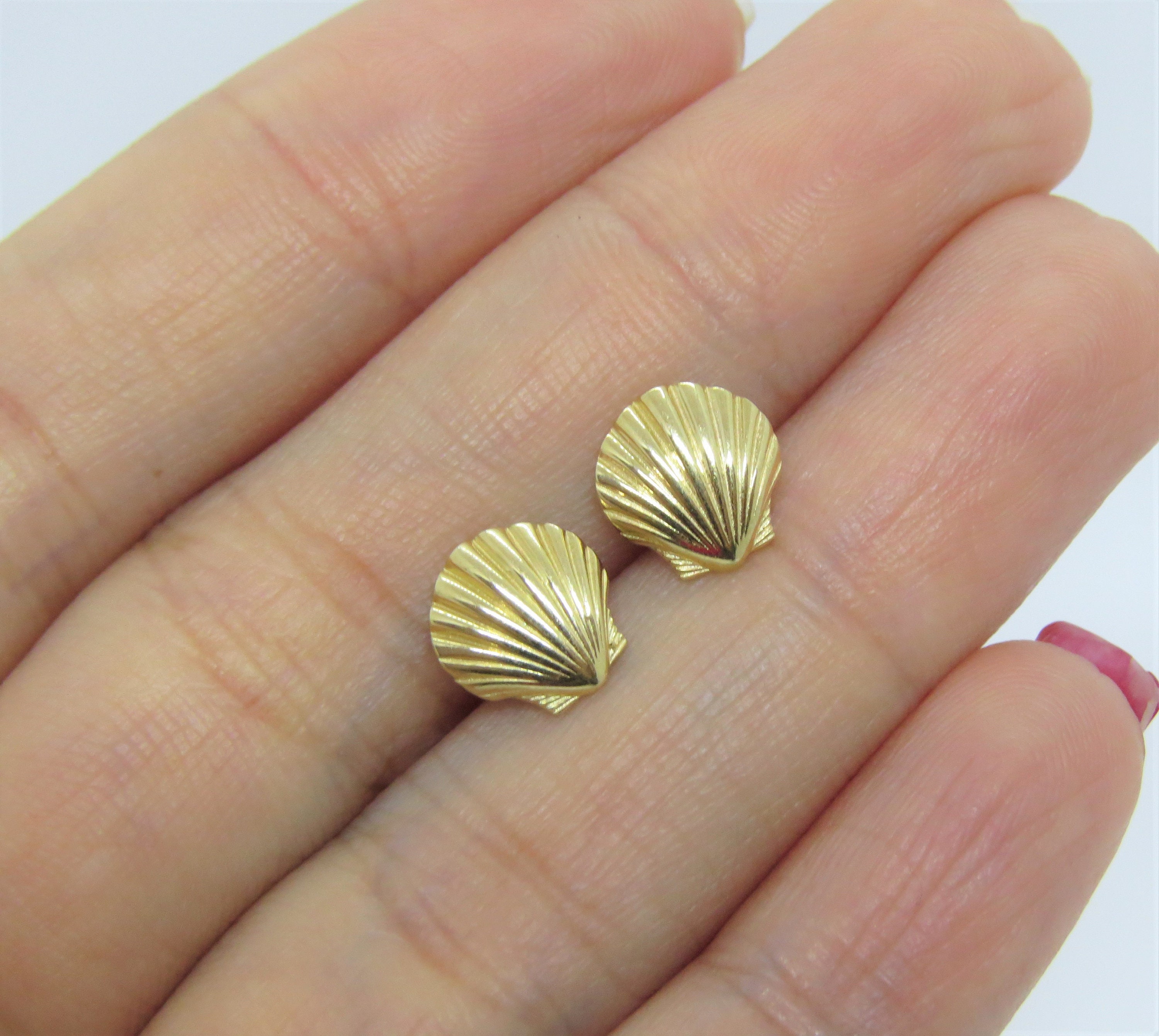 Vintage 14K Solid Yellow Gold Seashell Stud Earrings | Etsy