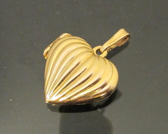 Vintage 14K Solid Yellow Gold Engraved Heart Locked Charm Pendant - Etsy