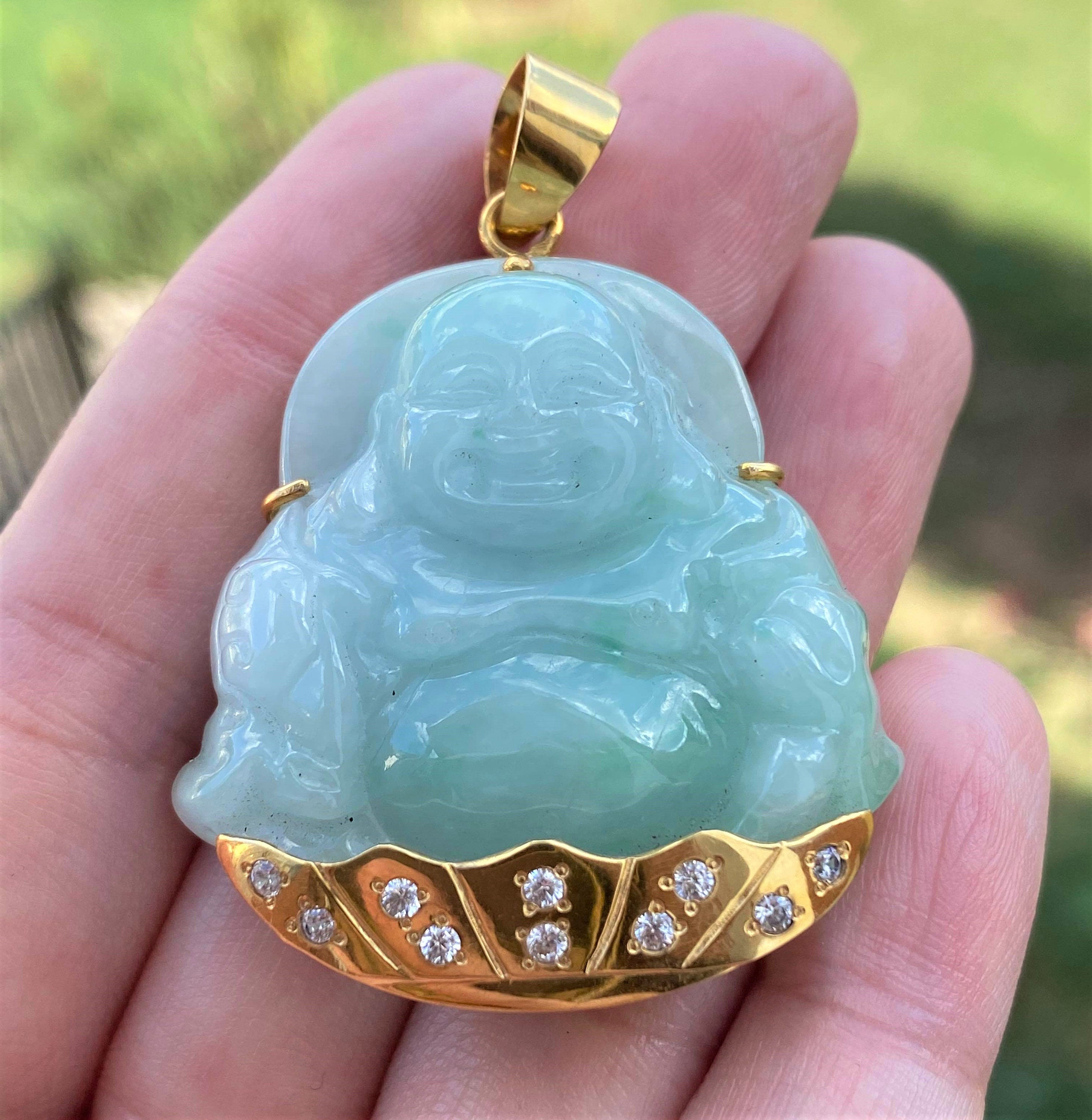 Vintage 18K Solid Yellow Gold Green Jadeite Jade, White Vintage 18K Solid Yellow Gold Green Jadeite Jade, White