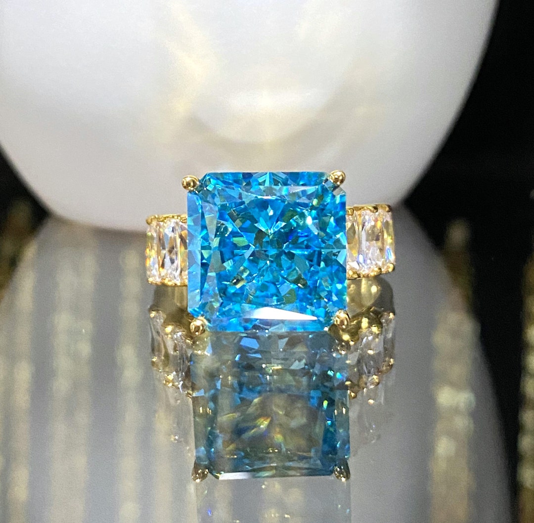 Vintage 15K 610 Solid Yellow Gold London Blue Topaz & White Topaz Ring ...