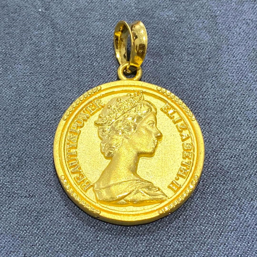 Vintage 999 24k Gold Elizabeth Queen Pendant. - Etsy