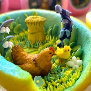 Sugar Hen and Chick in Large Sugar Egg for Easter Basket, Panoramic Easter Egg With Scene Inside ...