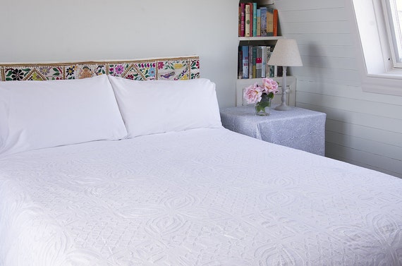 WHITE APPLIQUE BEDSPREAD Organdie Backed - Etsy UK