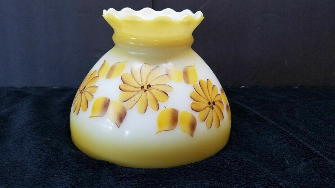Vintage Gone With the Wind Hurricane Milk Glass Lamp Light Shade Daisy ...