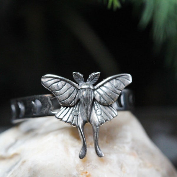 Luna Moth Ring - Etsy