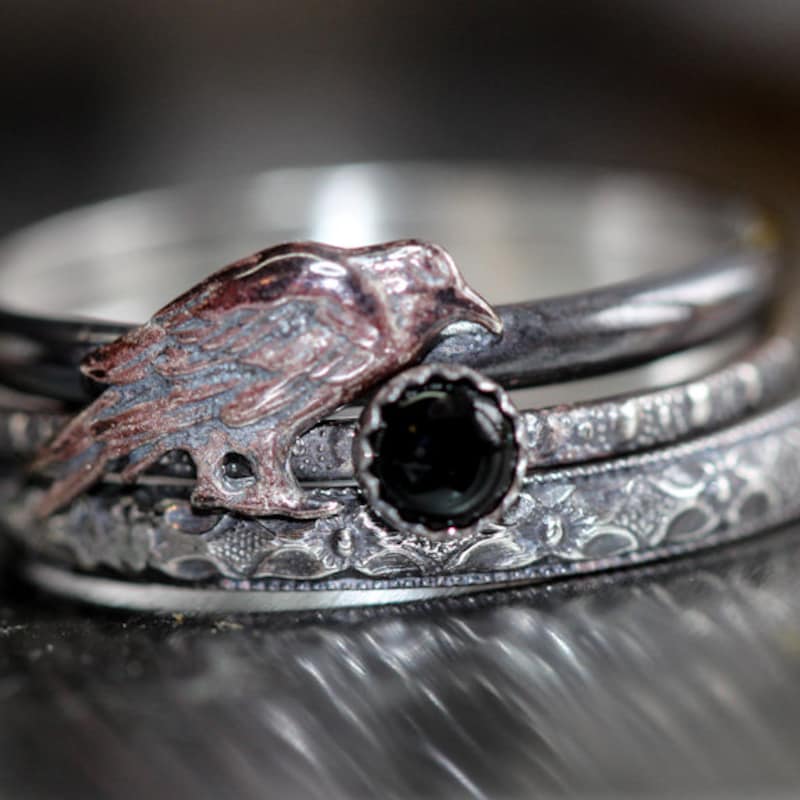 Raven Wedding Ring - Etsy
