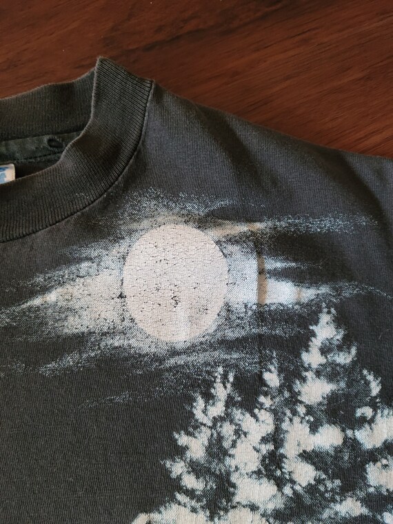 Vintage worn in 1990s/90s black wolf shirt. Gender ne… - Gem