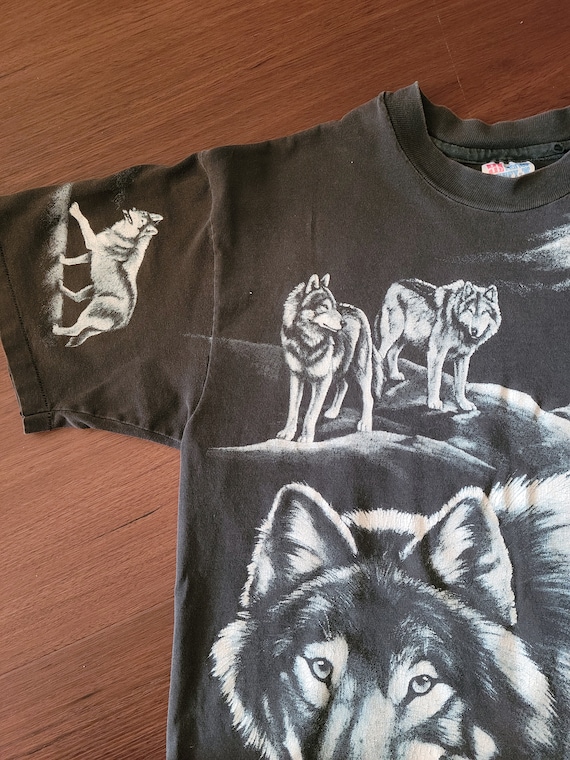 Vintage worn in 1990s/90s black wolf shirt. Gender ne… - Gem