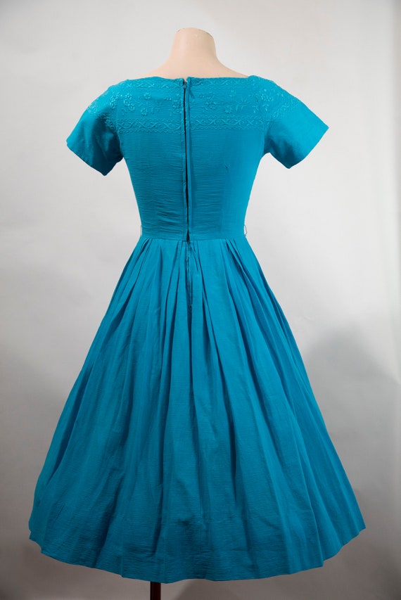 1950s JONATHAN LOGAN blue dress with full skirt and e… - Gem