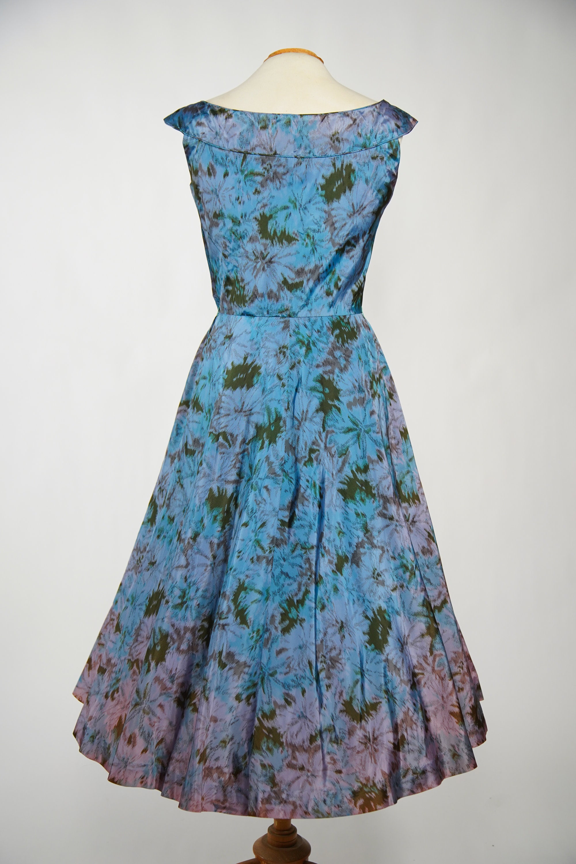 DORIS DODSON 1950s Fit and Flare Taffeta Dress With Rhinestone Collar ...