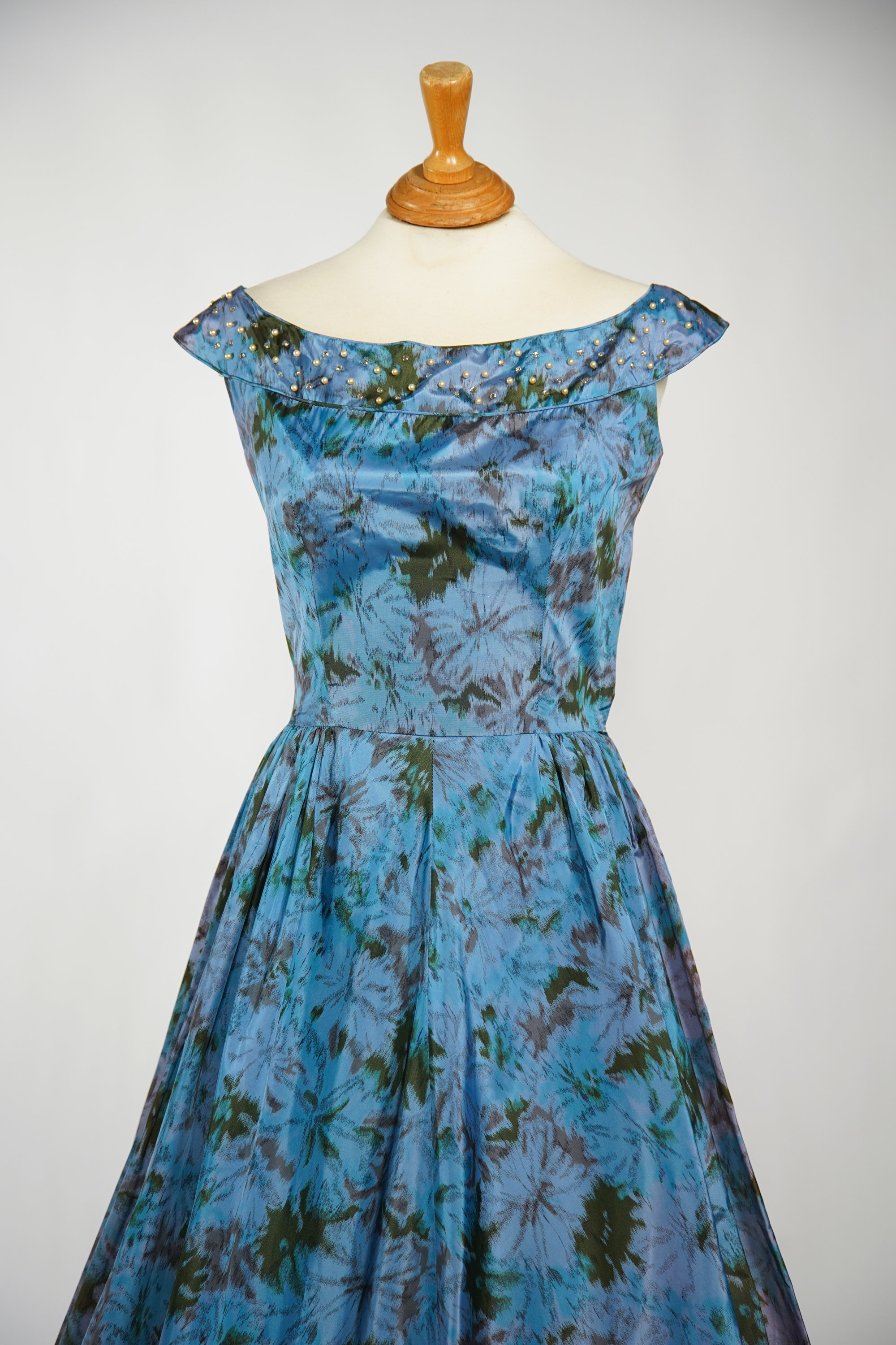 DORIS DODSON 1950s Fit and Flare Taffeta Dress With Rhinestone Collar ...