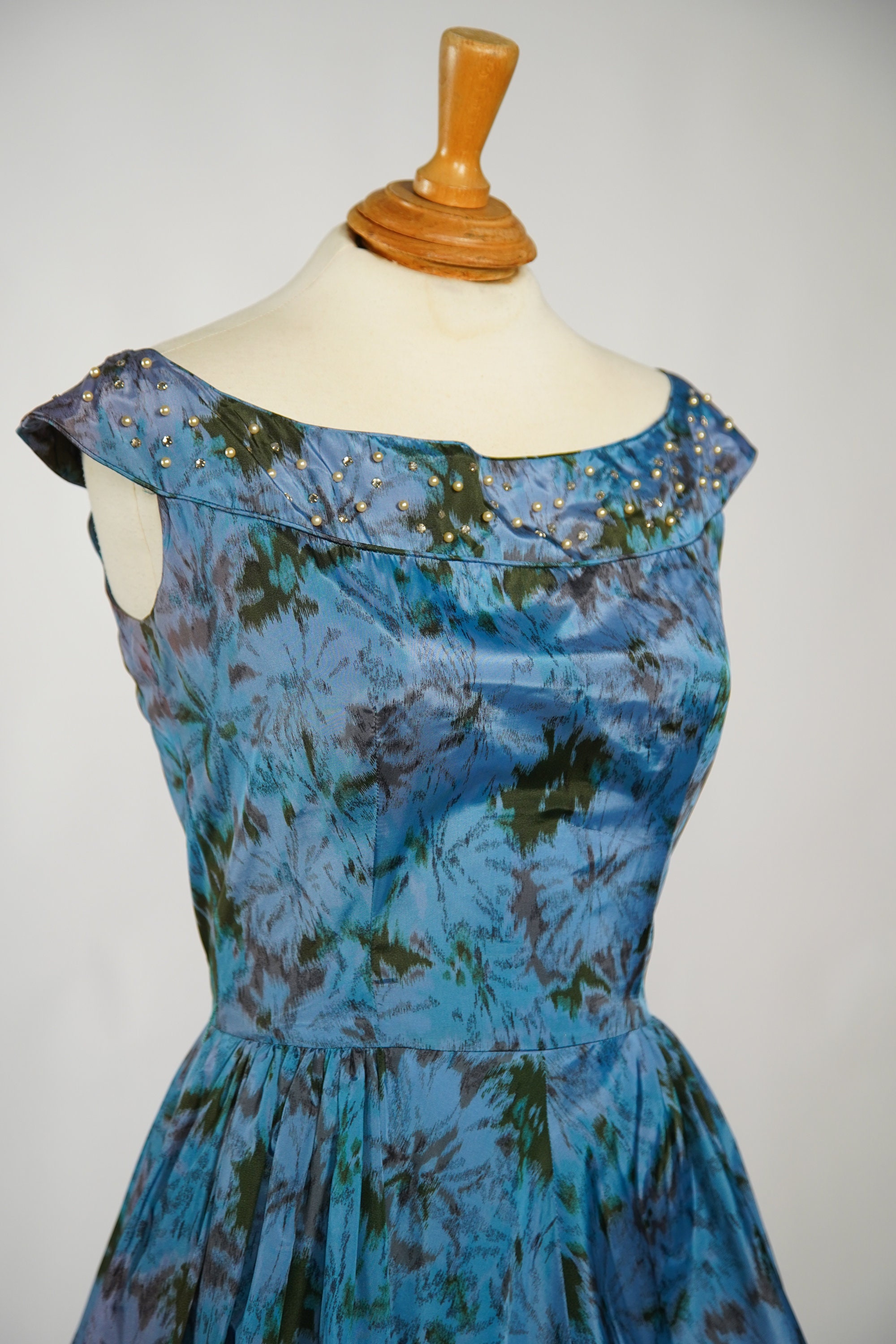 DORIS DODSON 1950s Fit and Flare Taffeta Dress With Rhinestone Collar ...