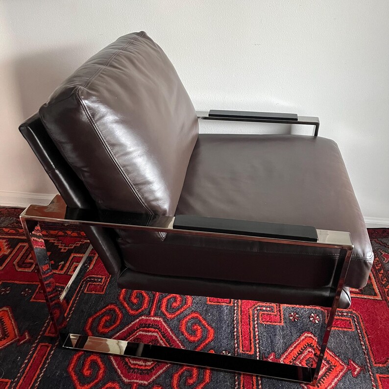 Sleek Soho Lounge Chair Modernism Michael Weiss Collection by Vanguard ...