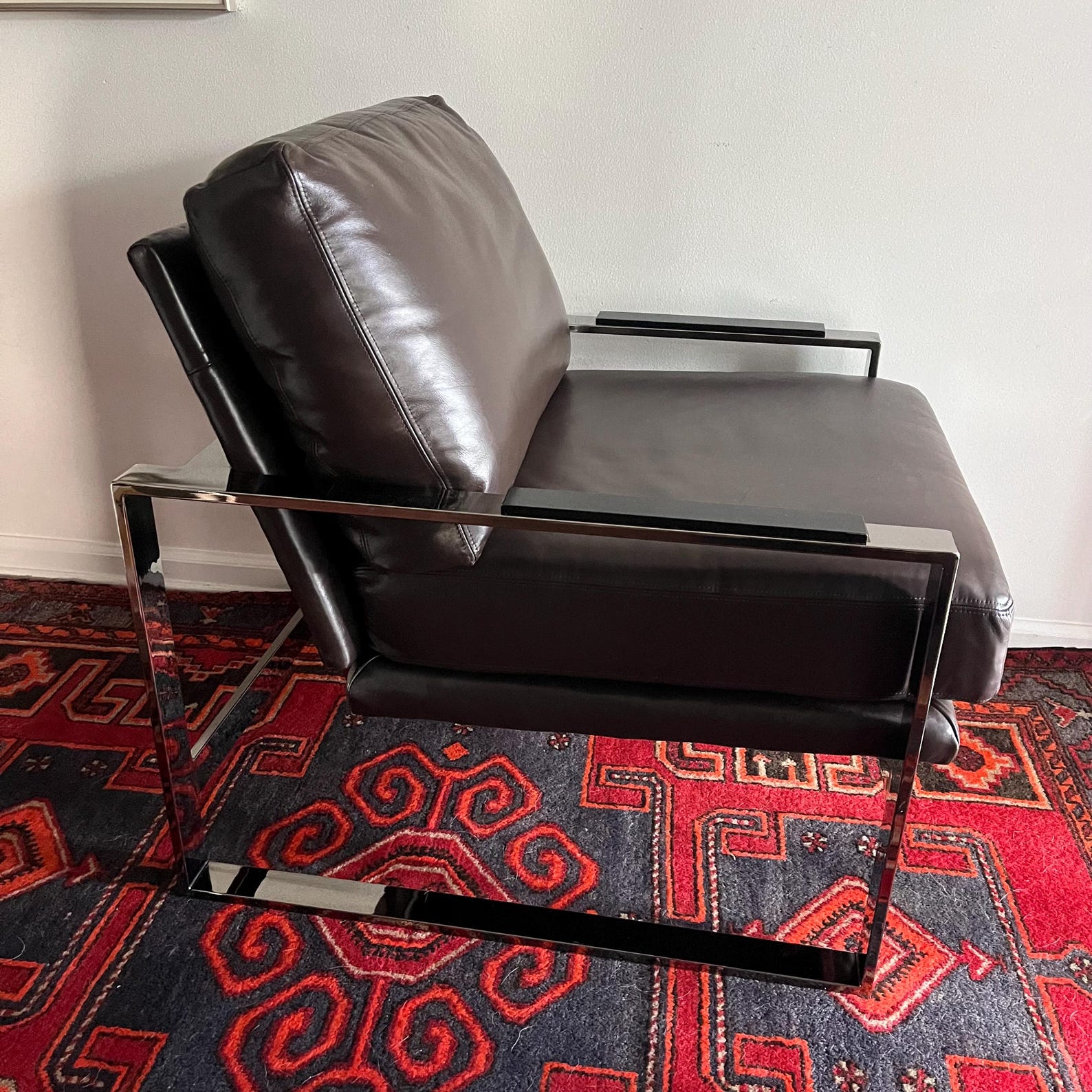 Sleek Soho Lounge Chair Modernism Michael Weiss Collection by Vanguard ...