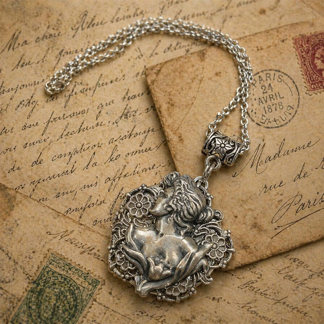 Victorian Lady Locket - Silver Tone Filigree Locket - Timeless Gift for ...