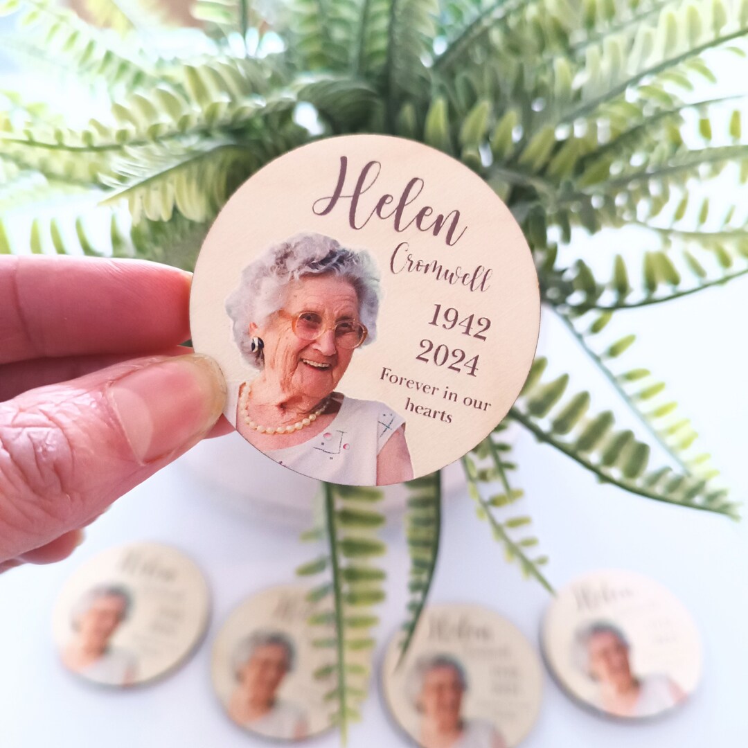 15 Funeral Favours / in Memory Tokens / Photo Funeral Favours ...
