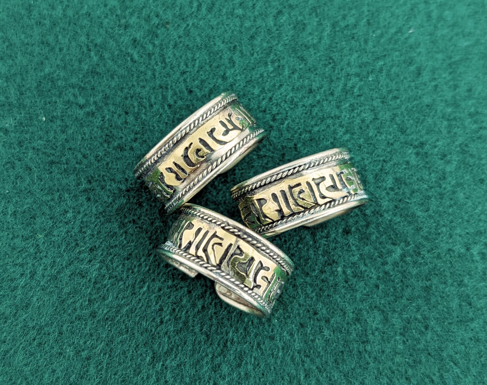 Vintage Om Mani Padme Hum Ring // Devanagari Script Meditation Ring ...