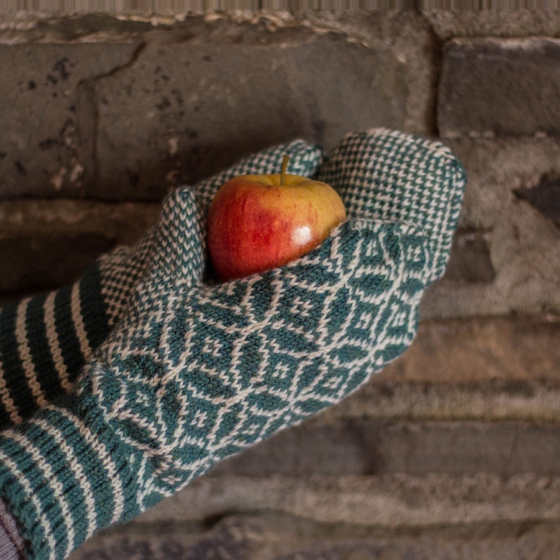 Knitting Pattern - Interlocking Circles Mittens - Etsy