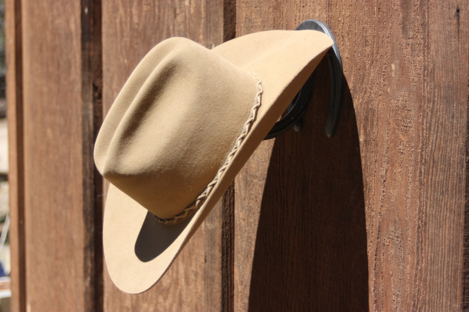 Cowboy Hat Rack, Horseshoe Hat Rack - Country Western Home Decor ...