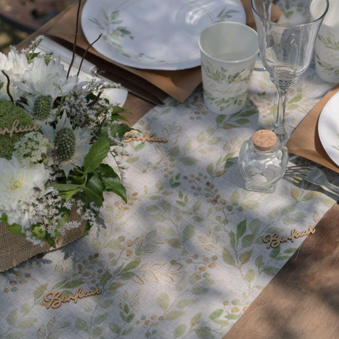 Green Foliage Floral Decorative Table Runner, Botanical Wedding Table ...