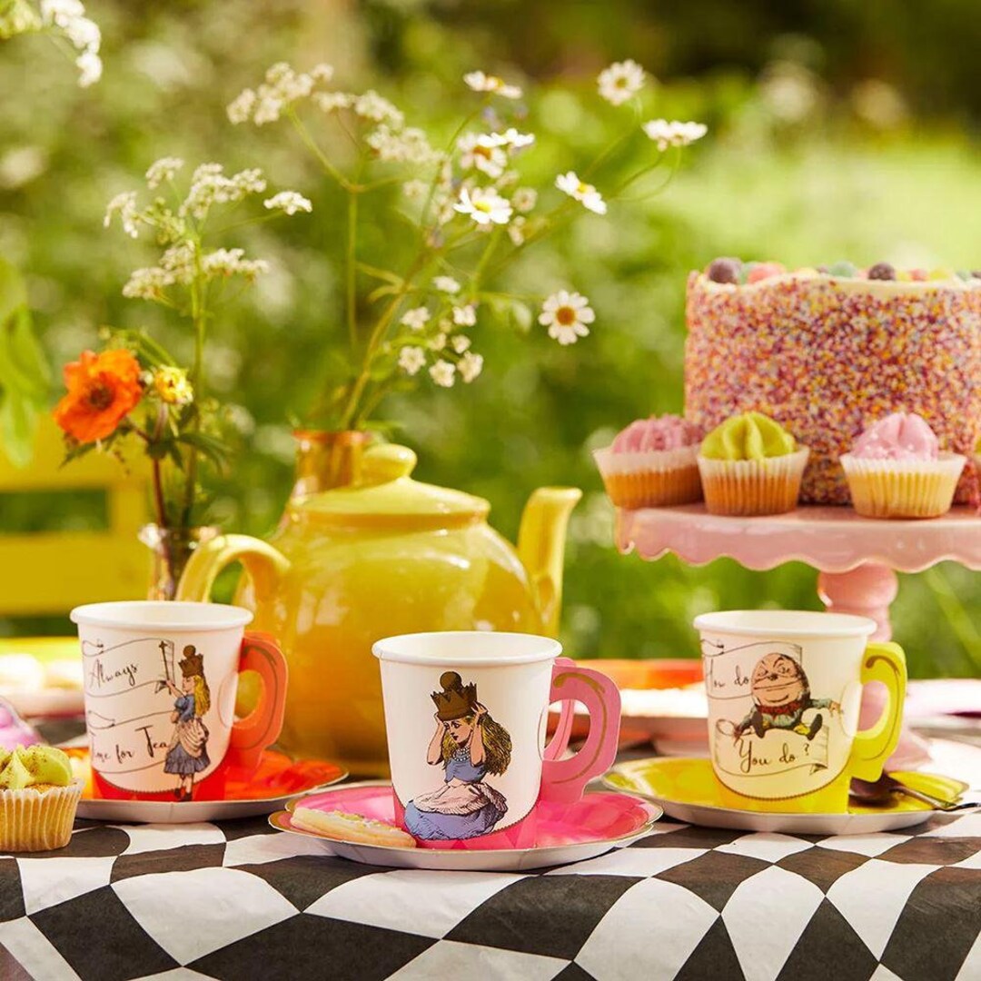 12 Bright Alice in Wonderland Party Cups, Mad Hatters Afternoon Tea ...