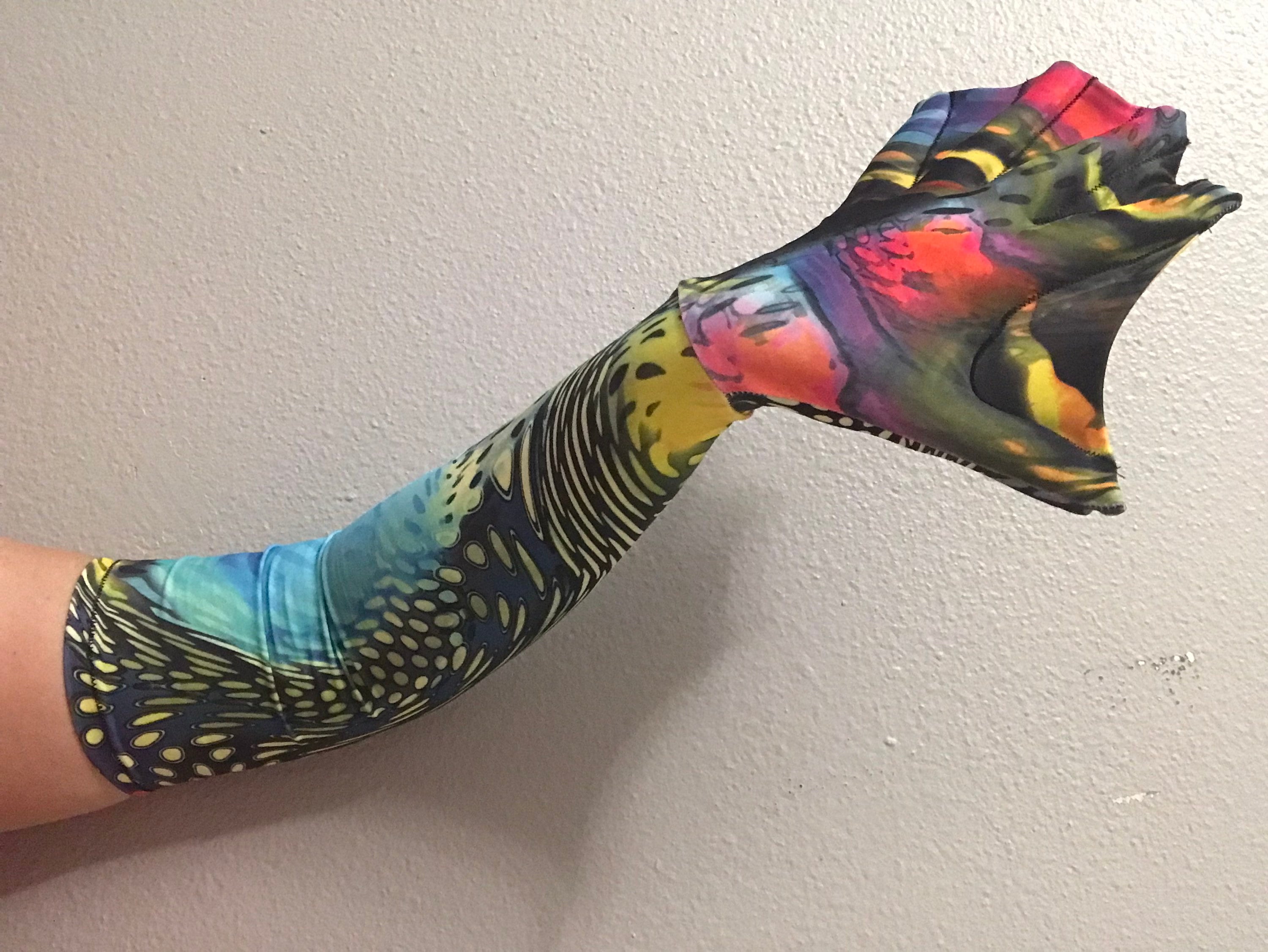 Aquarius Print Webbed Gloves - Etsy