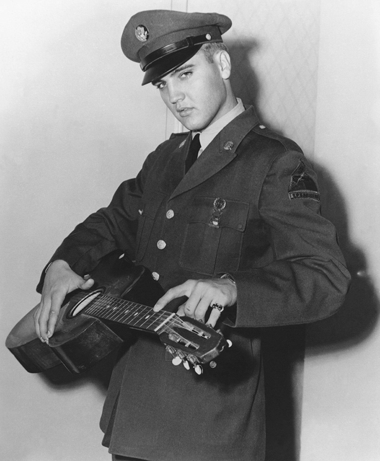 Mouse Pad Elvis in His Army Uniform Strummin a Guitar Picture on Mouse ...