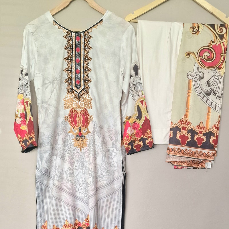 Large Pakistani Women - Etsy UK