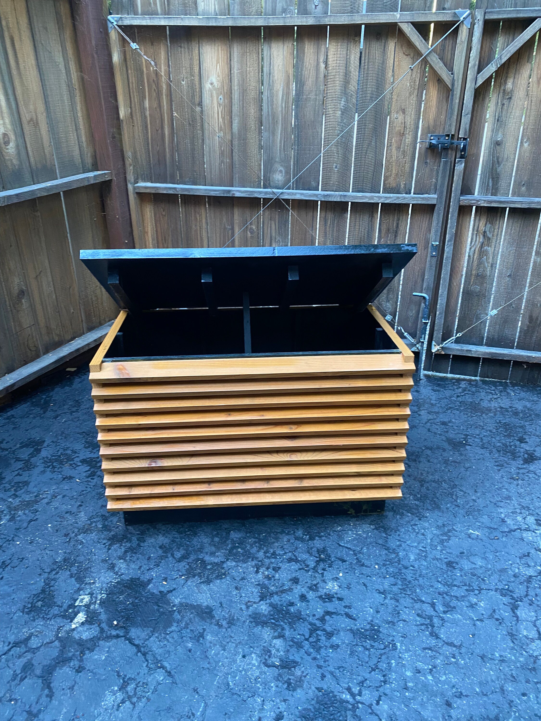 Outdoor storage bench with trellis store