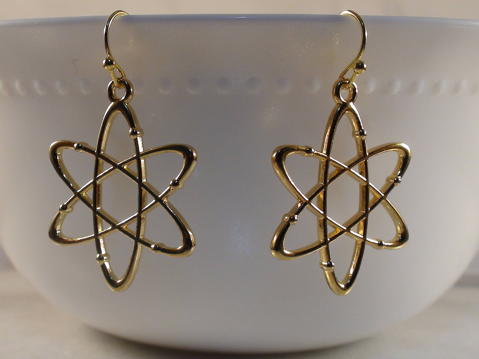 Pendientes de átomo de oro pendientes atómicos pendientes | Etsy
