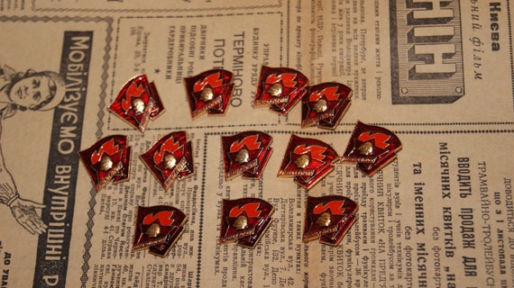 Communist symbols badge Vladimir Lenin Soviet Union K… - Gem