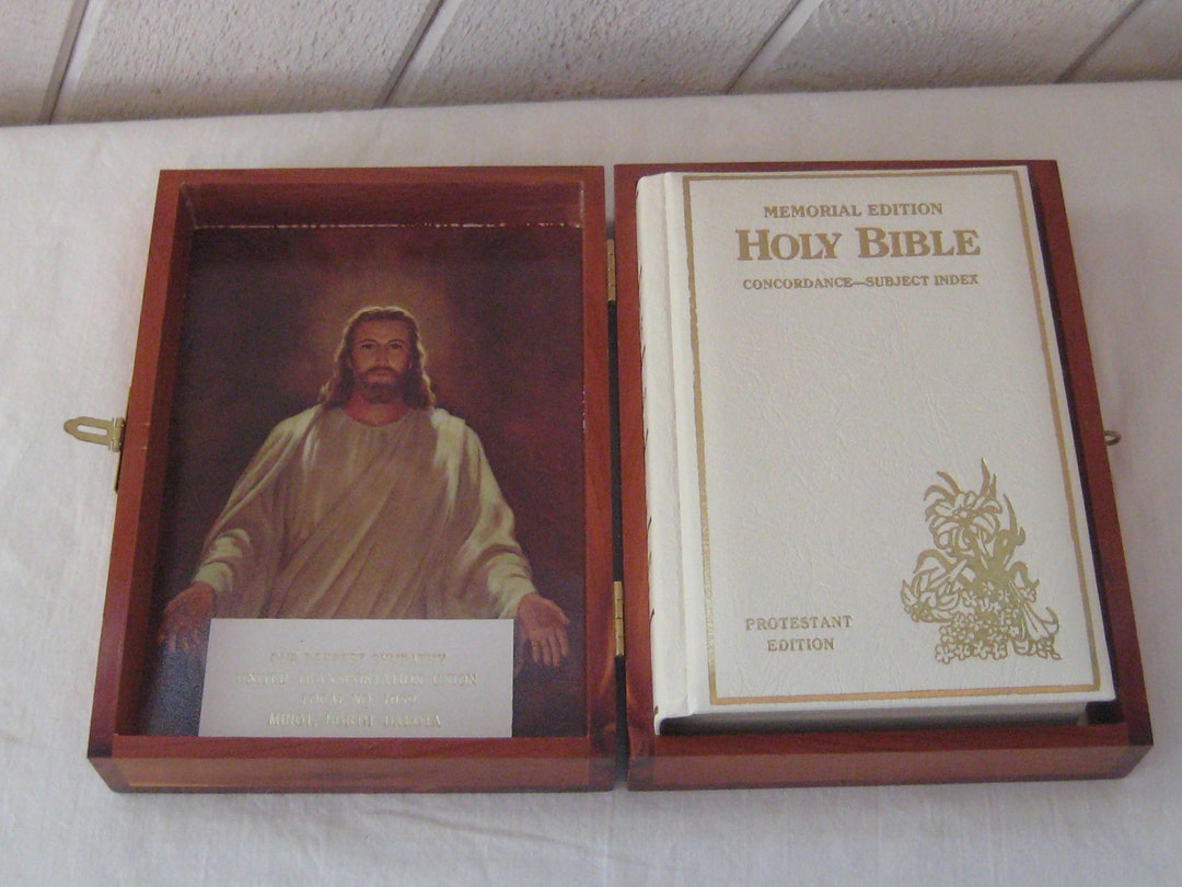 Vintage Cedar Bible Box With White Memorial Bible, 1970s, Union ...