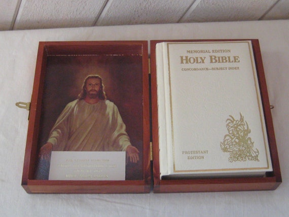 Vintage Cedar Bible Box With White Memorial Bible 1970s - Etsy