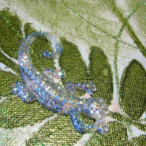 GLITTERY LIZARD - a Shimmering Lizard on Canvas 20cmx20cm, Artist ...