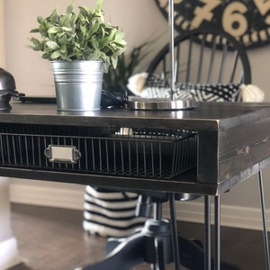 Dottie Office Desk//industrial Pallet Style Desk//mid Century Modern ...