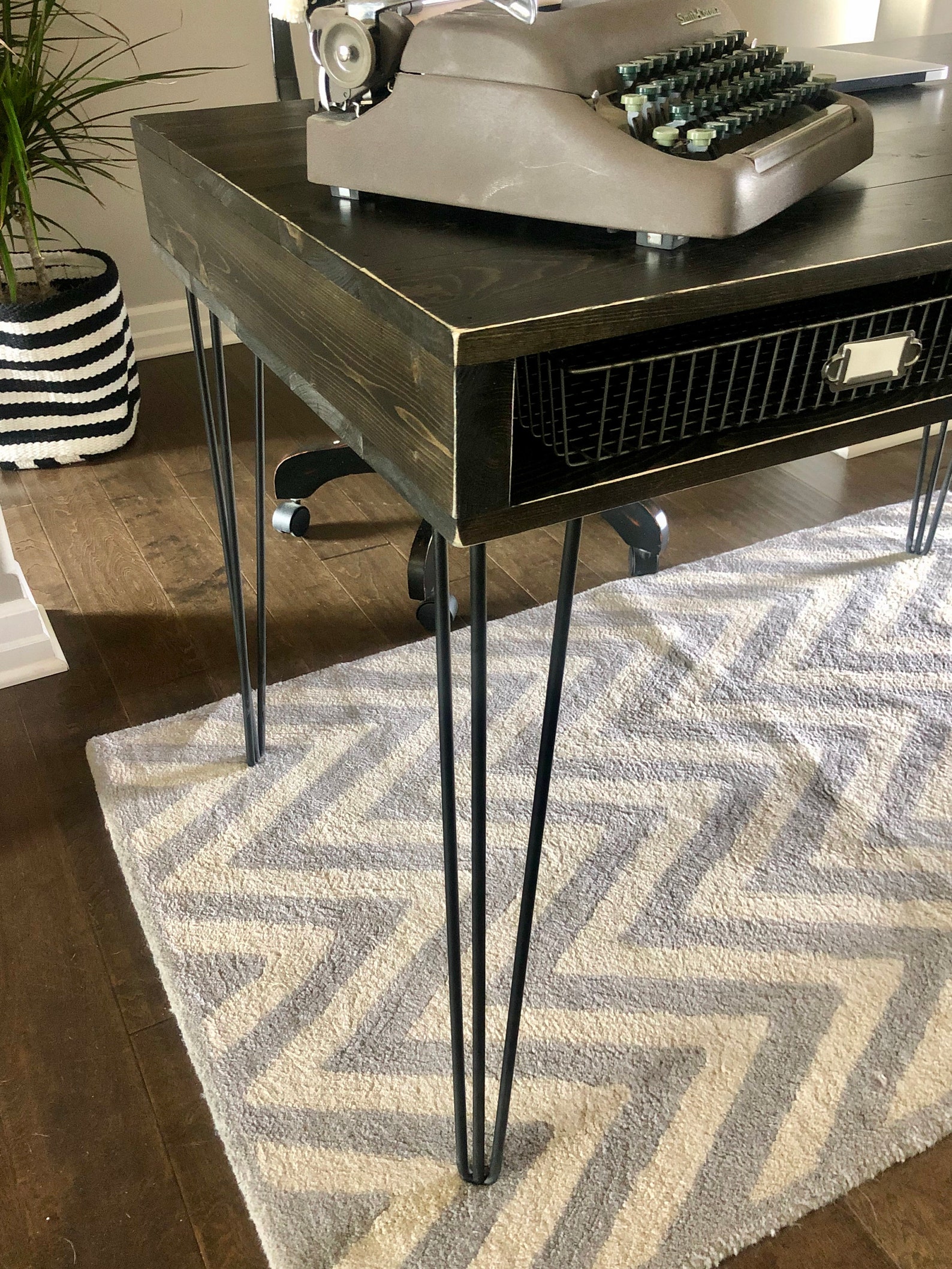 Dottie Office Desk//industrial Pallet Style Desk//mid Century Modern ...