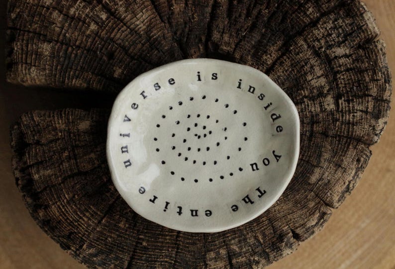 Plato de cerámica para meditación: "El universo entero está dentro de ...