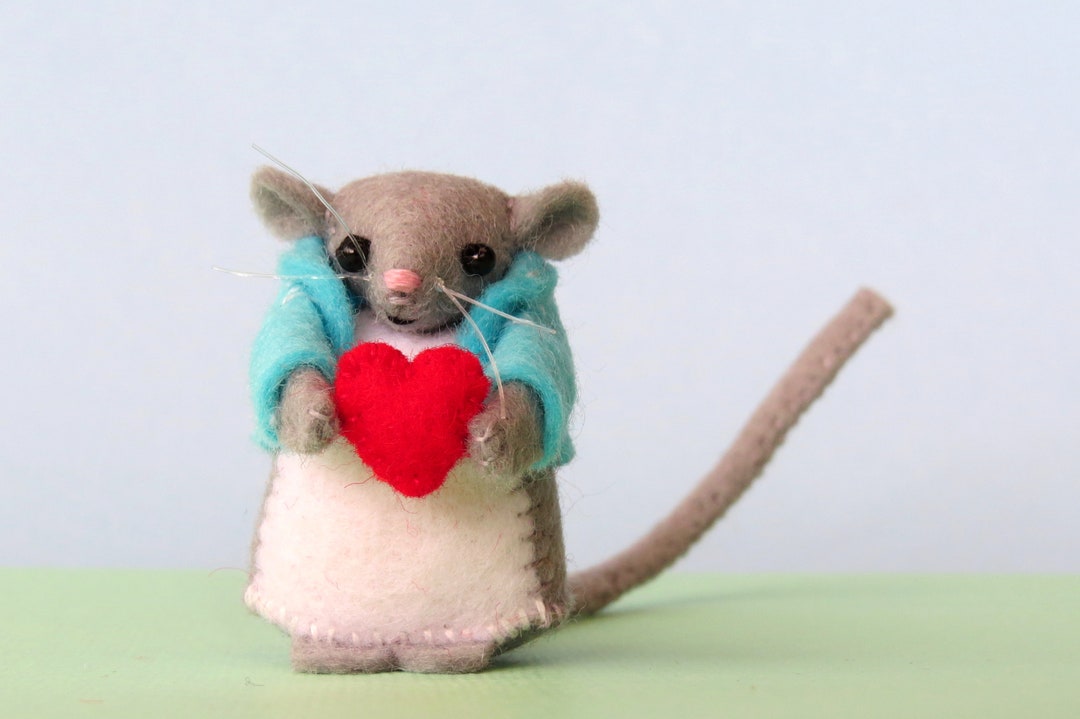 Love Heart Mouse, Felt Mouse, Miniature Wool Felt Mouse, Dollhouse ...