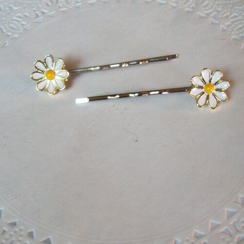 DAISY Enamel Pin - Etsy