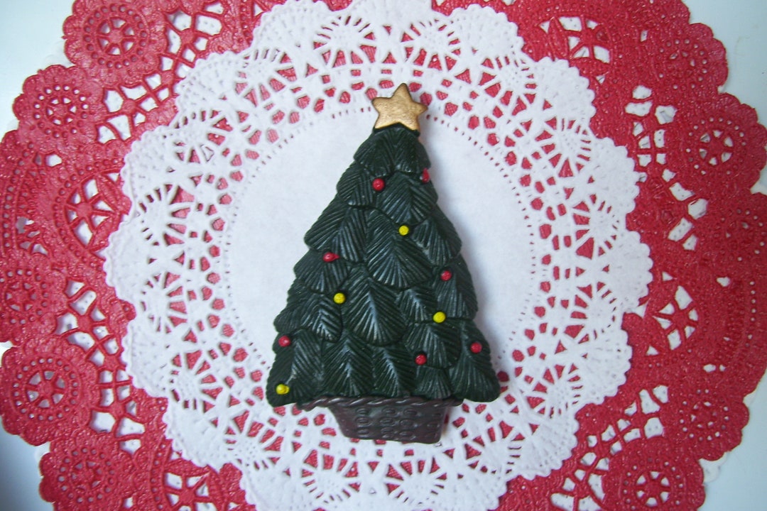 Christmas Tree Magnet - Christmas Magnet - Repurposed Jewelry ...