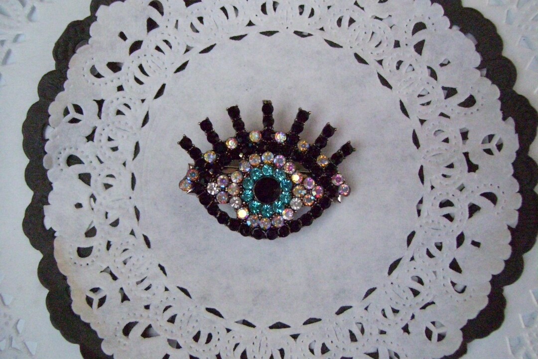 Eye Hair Clip - Repurposed Jewelry - Eyeball Hair Clip - Unique Hair ...