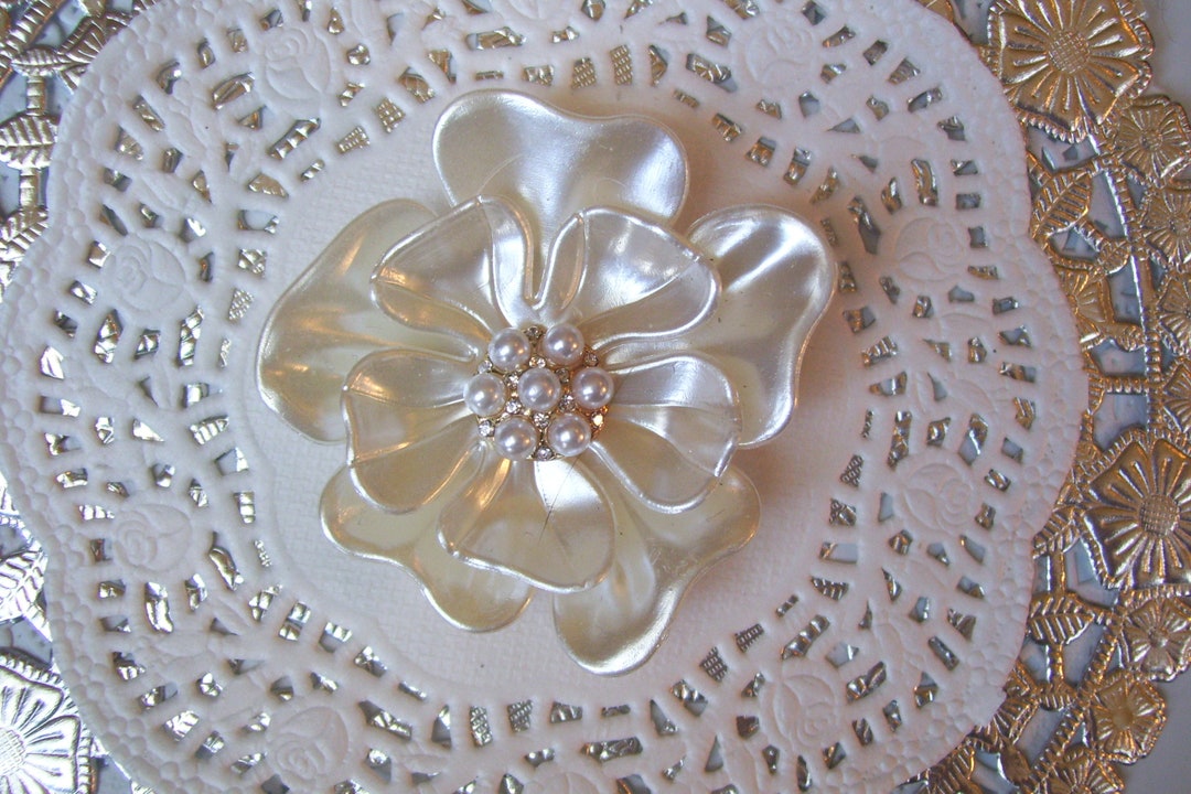 Flower Magnet - Magnolia Magnet - Repurposed Jewelry - White Flower ...