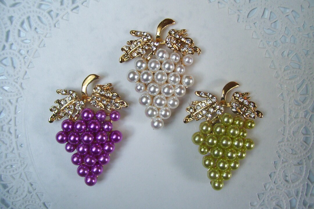 Grape Magnet - Grape Cluster Magnet - Repurposed Jewelry - Grapes ...