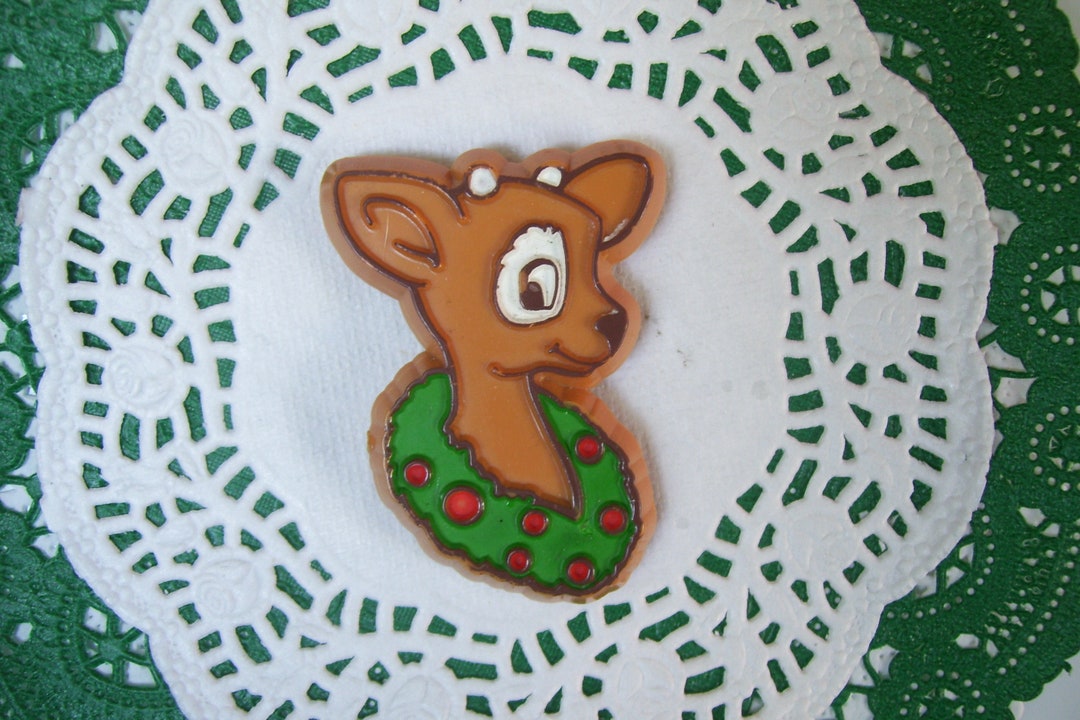 Reindeer Magnet - Christmas Magnet - Repurposed Jewelry - Christmas ...
